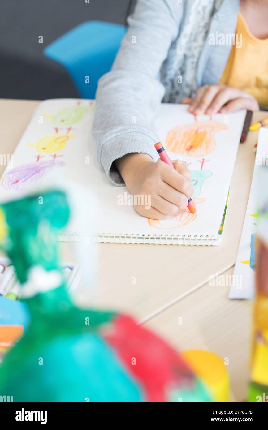 Primary school children doing arts and crafts Stock Photo - Alamy