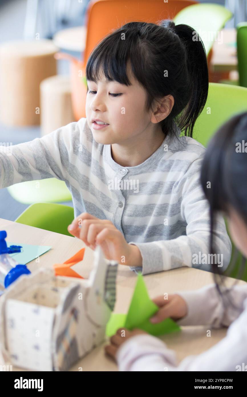 Primary school children doing arts and crafts Stock Photo - Alamy