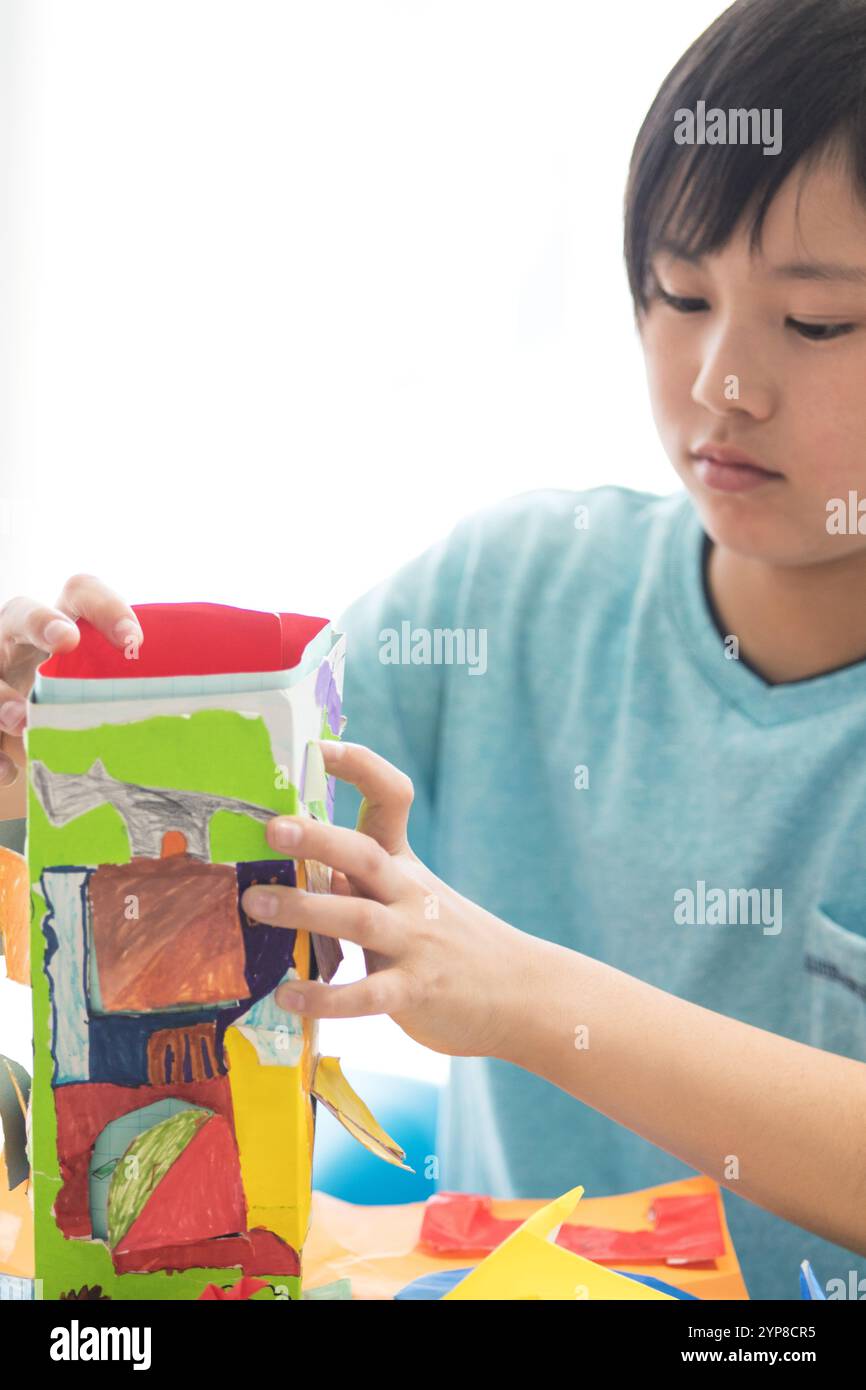 Primary school children doing arts and crafts Stock Photo - Alamy