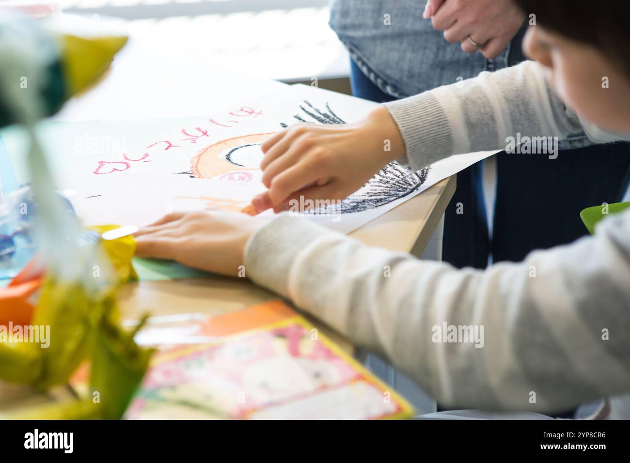 Primary school children doing arts and crafts Stock Photo - Alamy