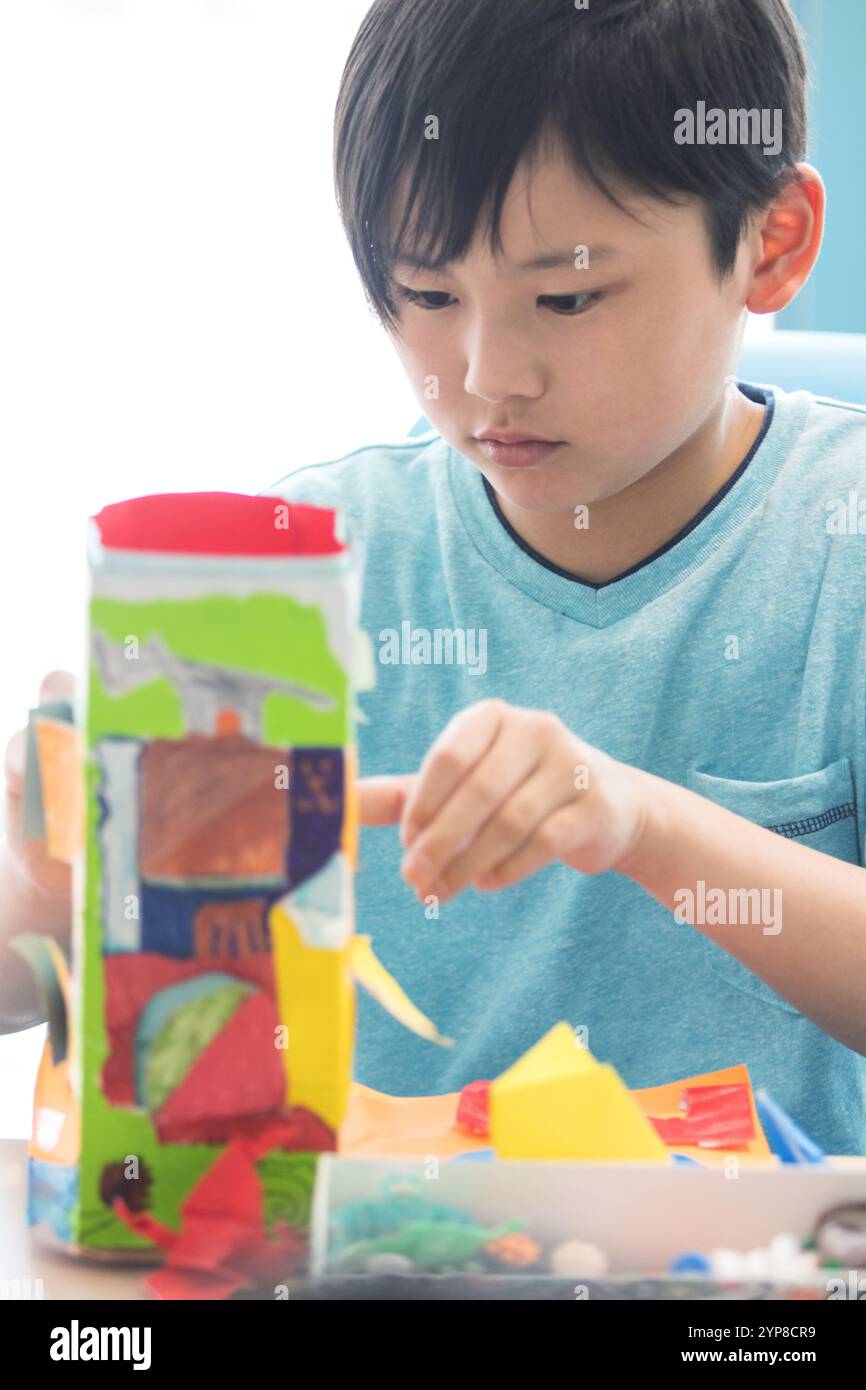 Primary school children doing arts and crafts Stock Photo - Alamy