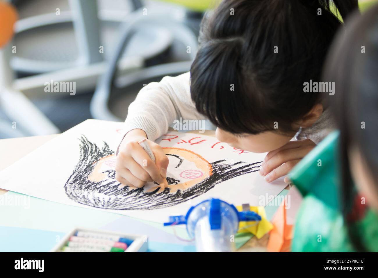 Primary school children doing arts and crafts Stock Photo - Alamy