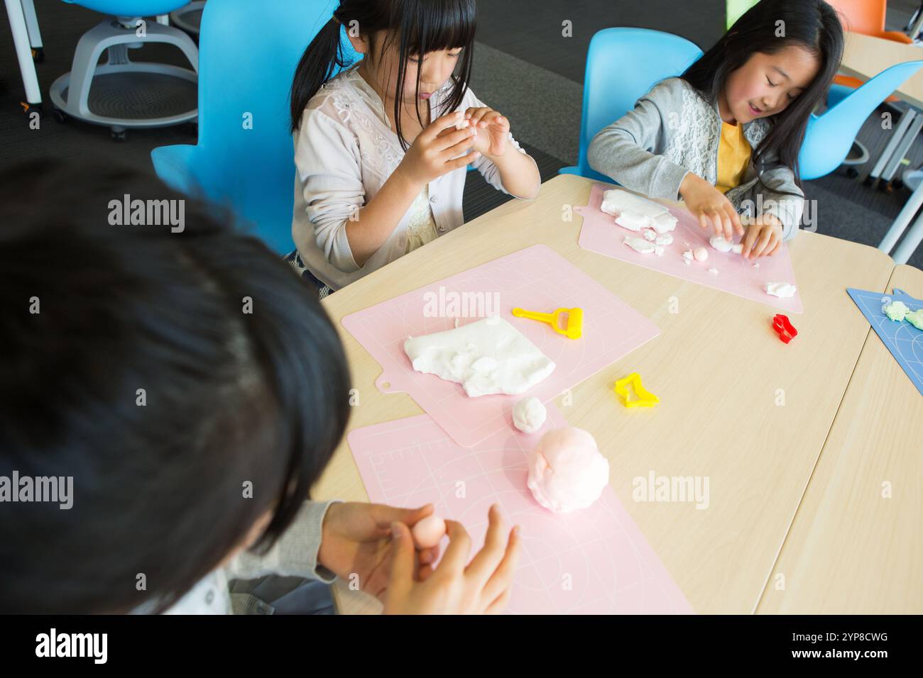 Primary school children doing arts and crafts Stock Photo - Alamy