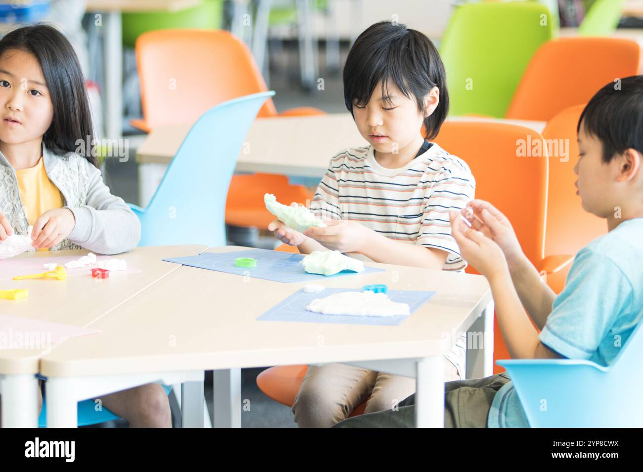 Primary school children doing arts and crafts Stock Photo - Alamy