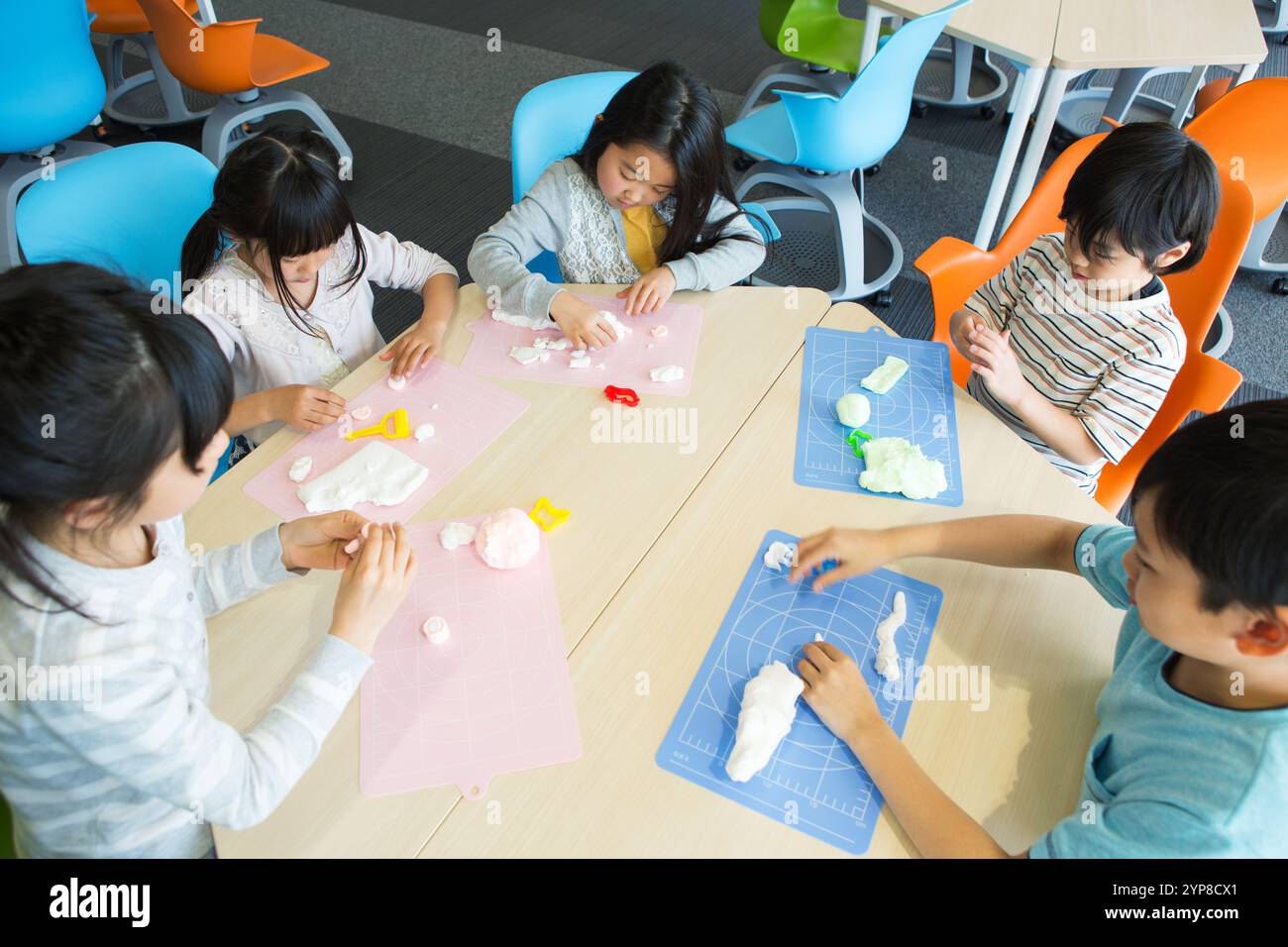 Primary school children doing arts and crafts Stock Photo - Alamy