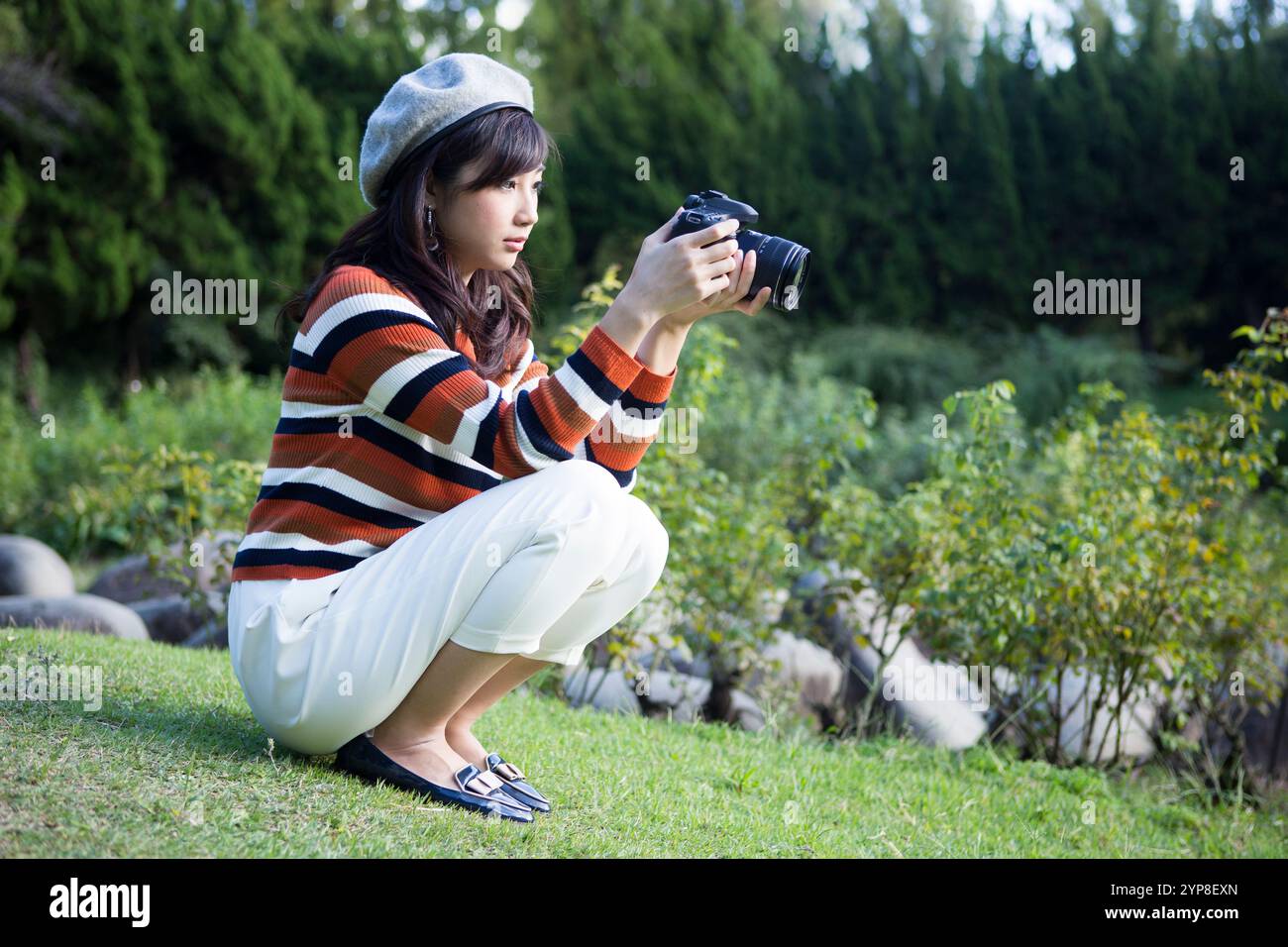 Filming in park hi-res stock photography and images - Alamy