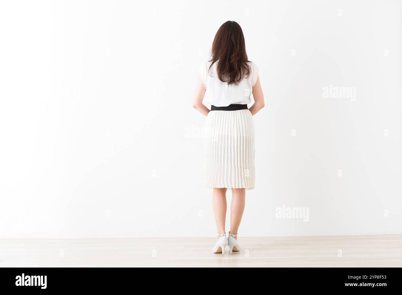 Stylish pose female model hi-res stock photography and images - Alamy
