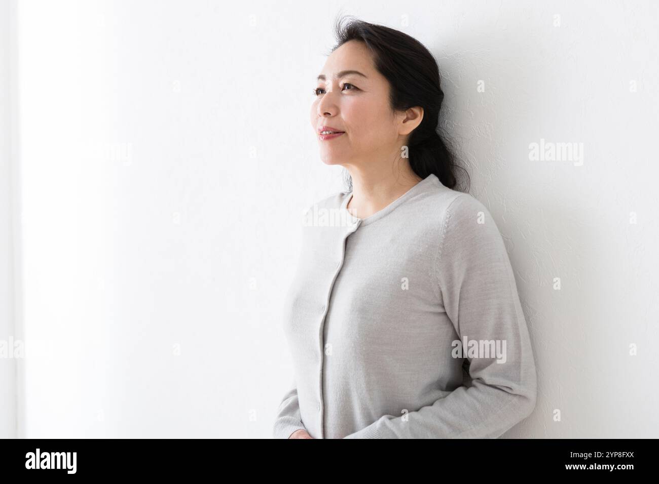 Middle woman standing pose hi-res stock photography and images - Alamy