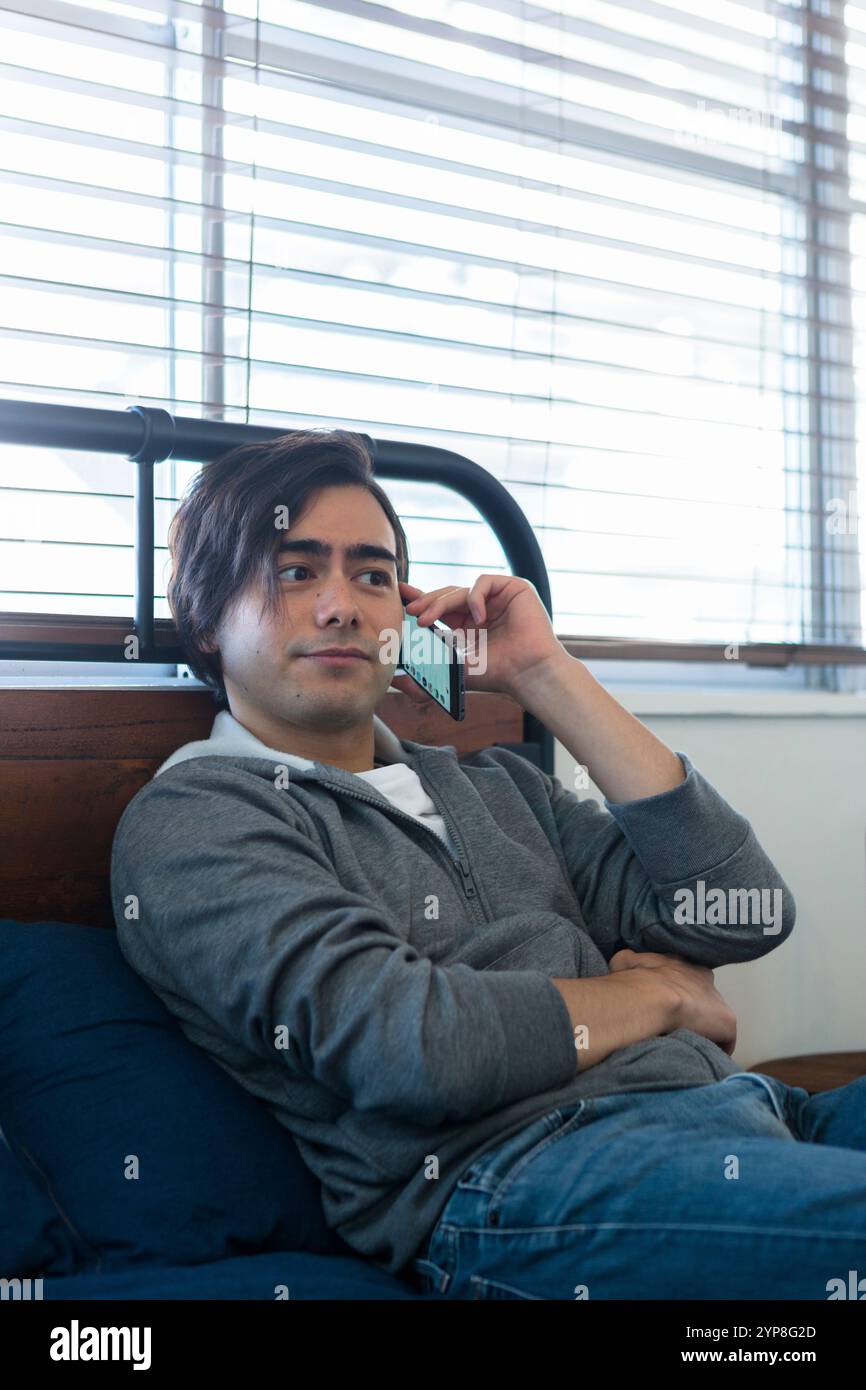 People telephoning hi-res stock photography and images - Alamy