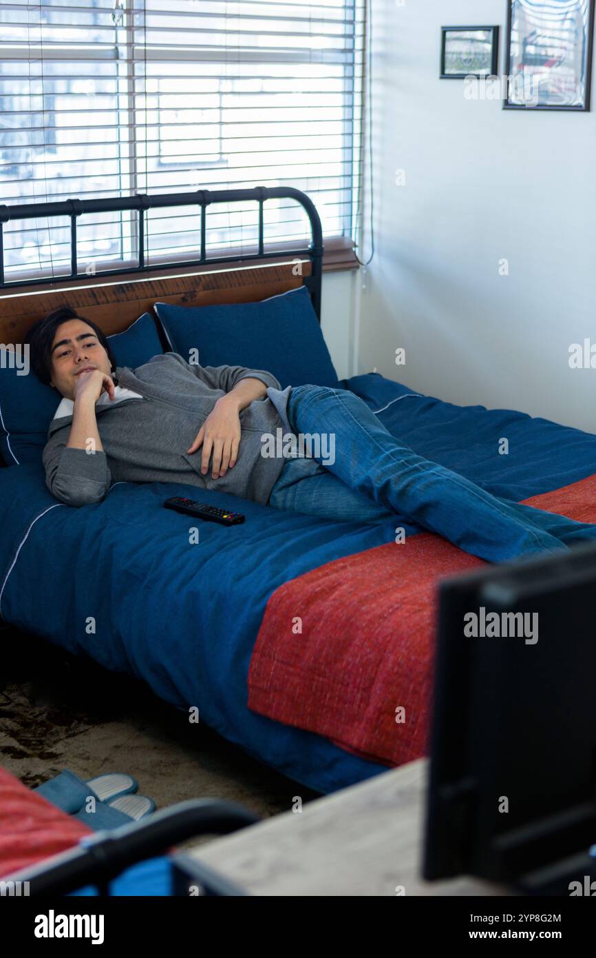 Man tv sleep hi-res stock photography and images - Alamy