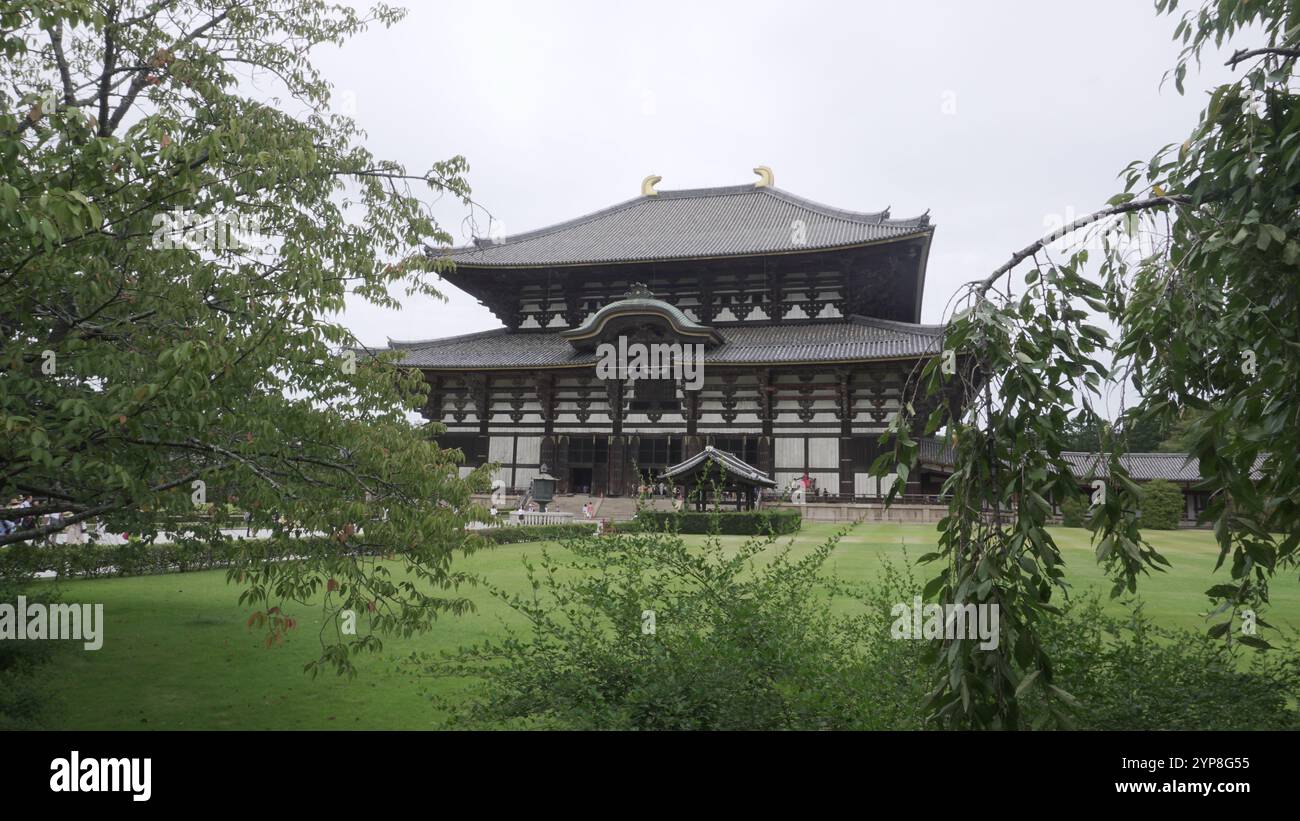 Japan nara todaiji sculpture hi-res stock photography and images - Alamy
