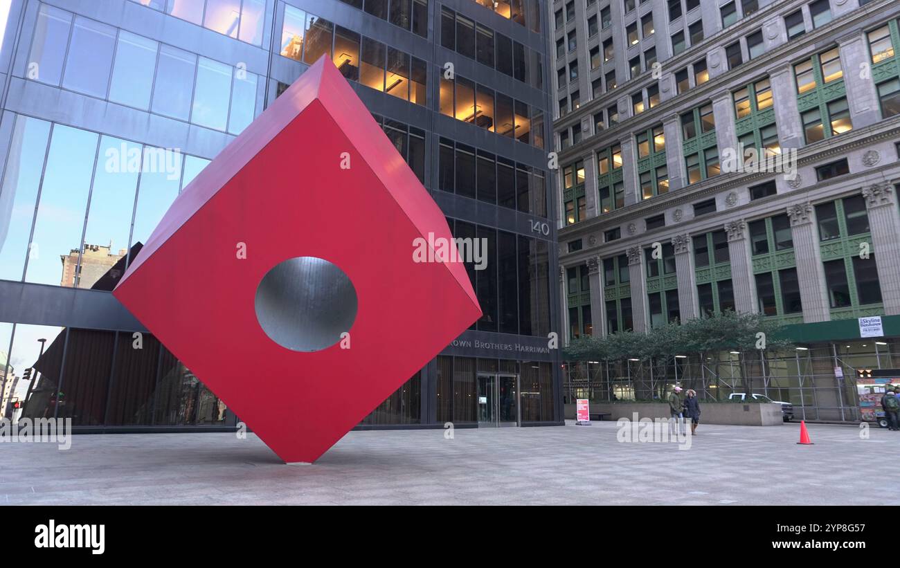 Cube sculpture hi-res stock photography and images - Alamy