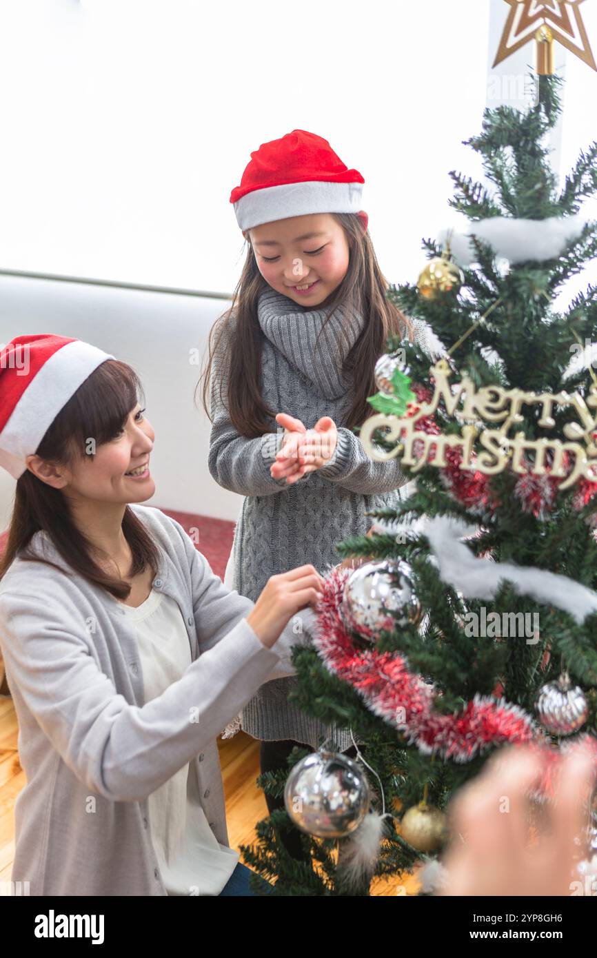 Portrait daughter mother decorating hi-res stock photography and images - Alamy