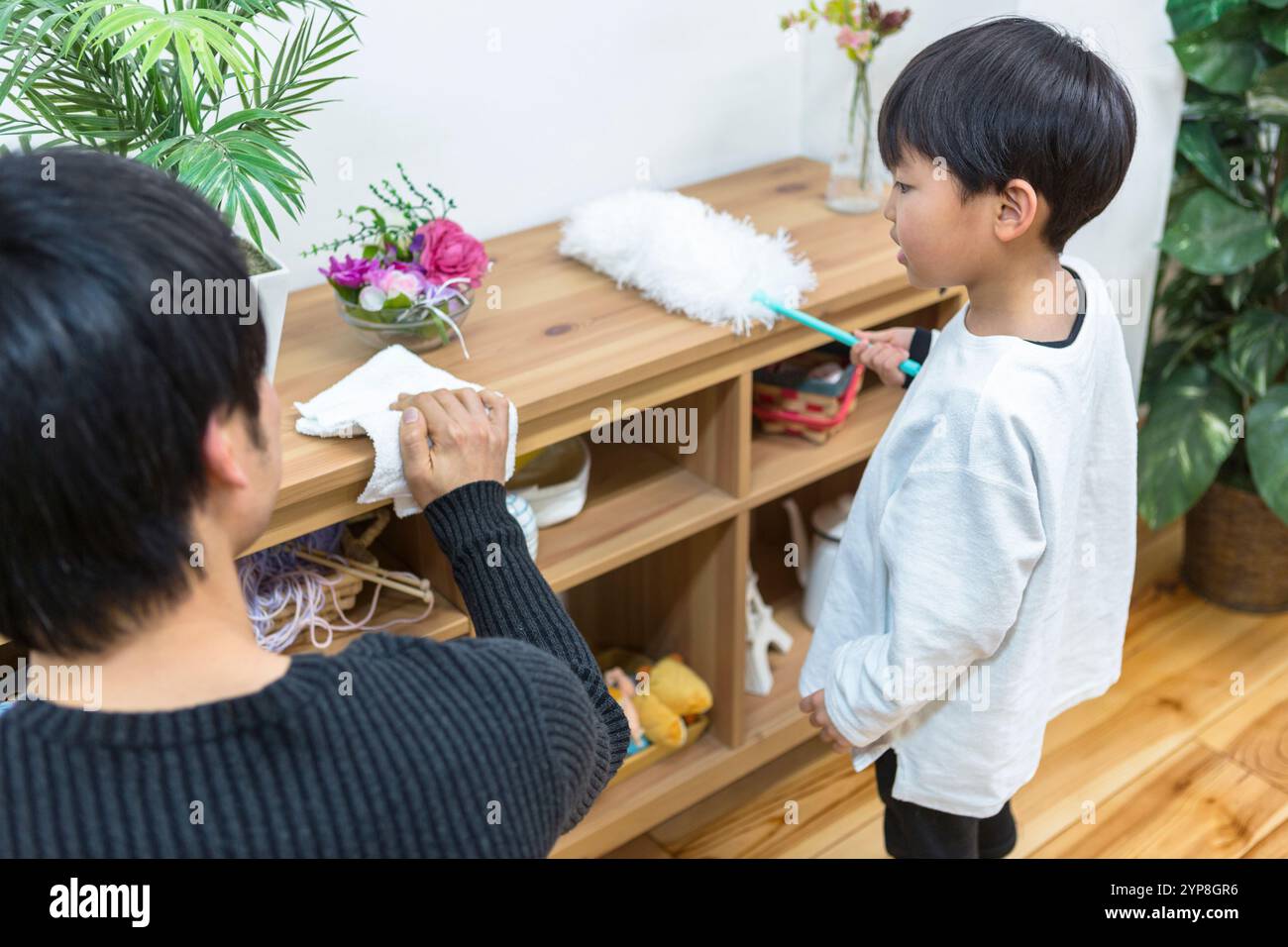 Parents and children cleaning Stock Photo - Alamy