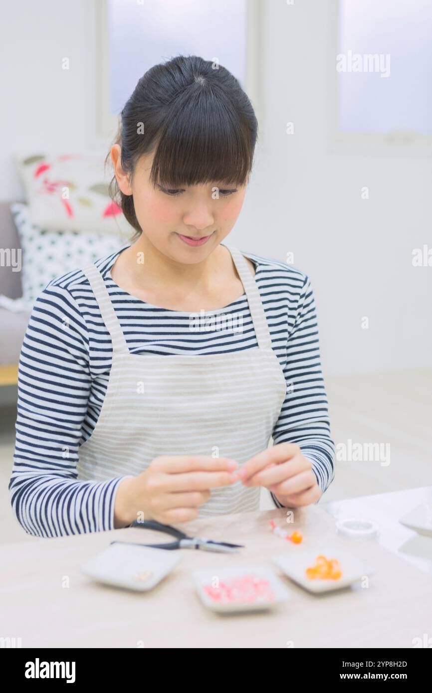Woman making jewellery hand hi-res stock photography and images - Alamy