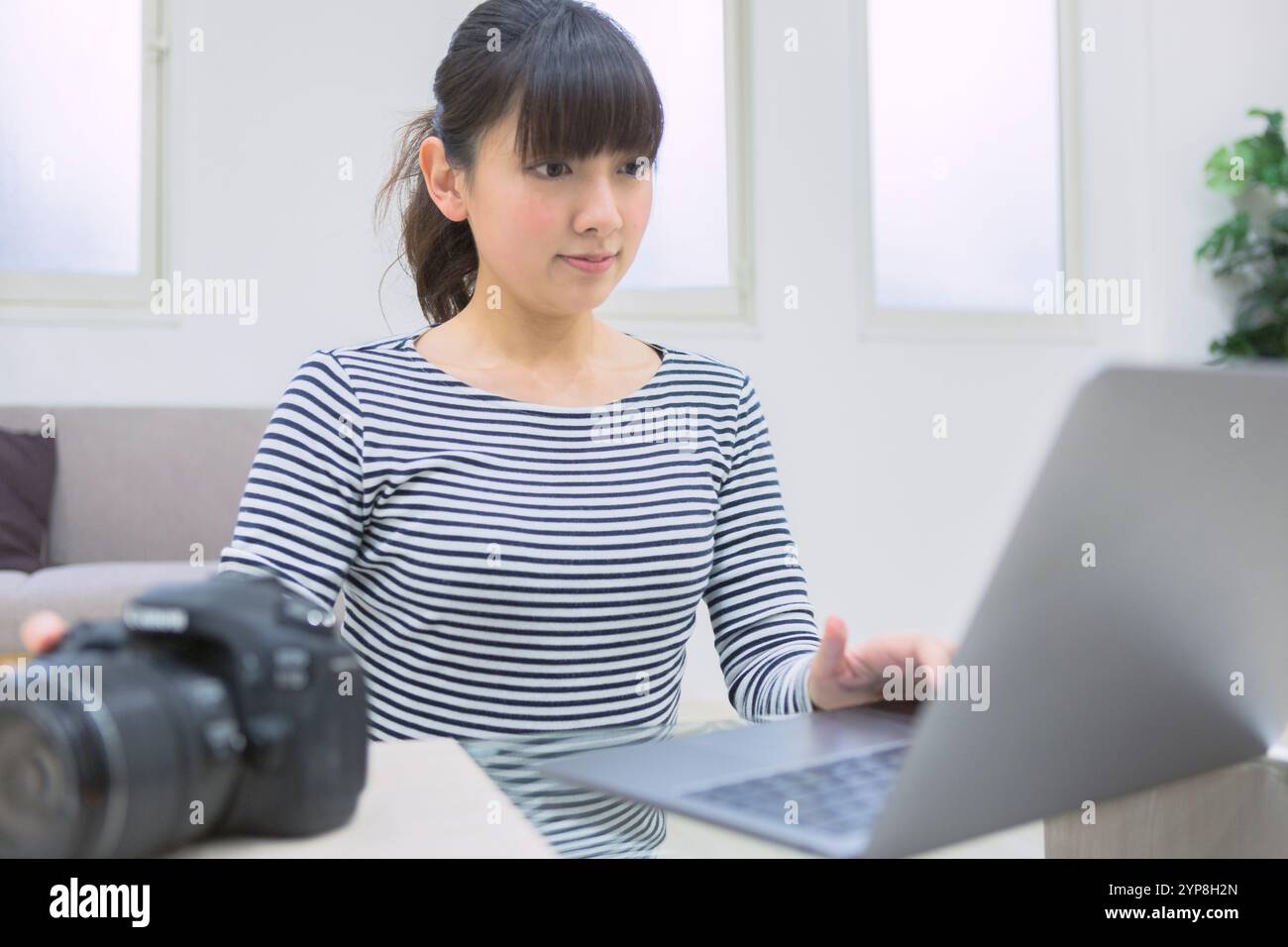 Woman checking photos taken Stock Photo - Alamy