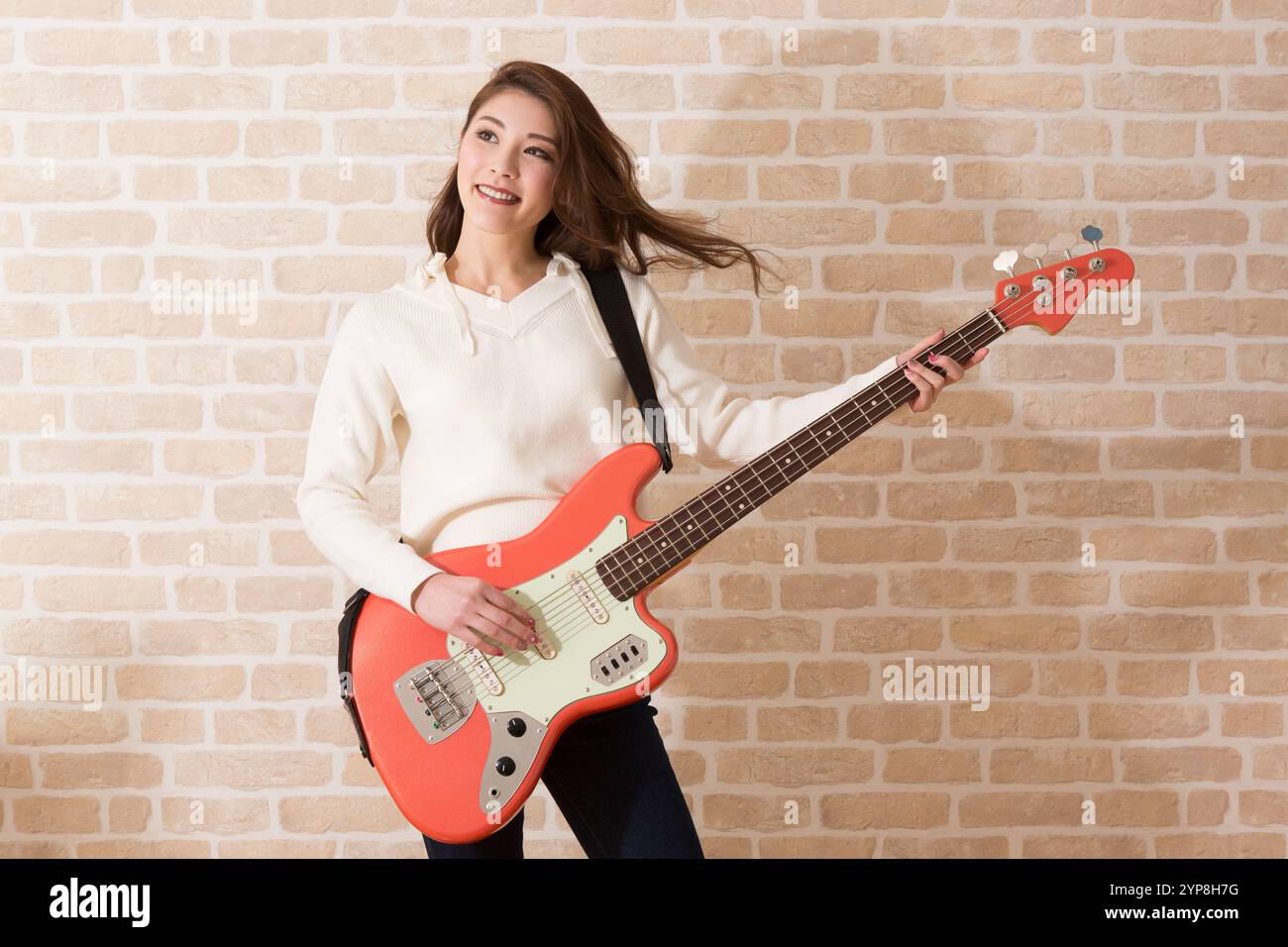 Woman bassist hi-res stock photography and images - Alamy