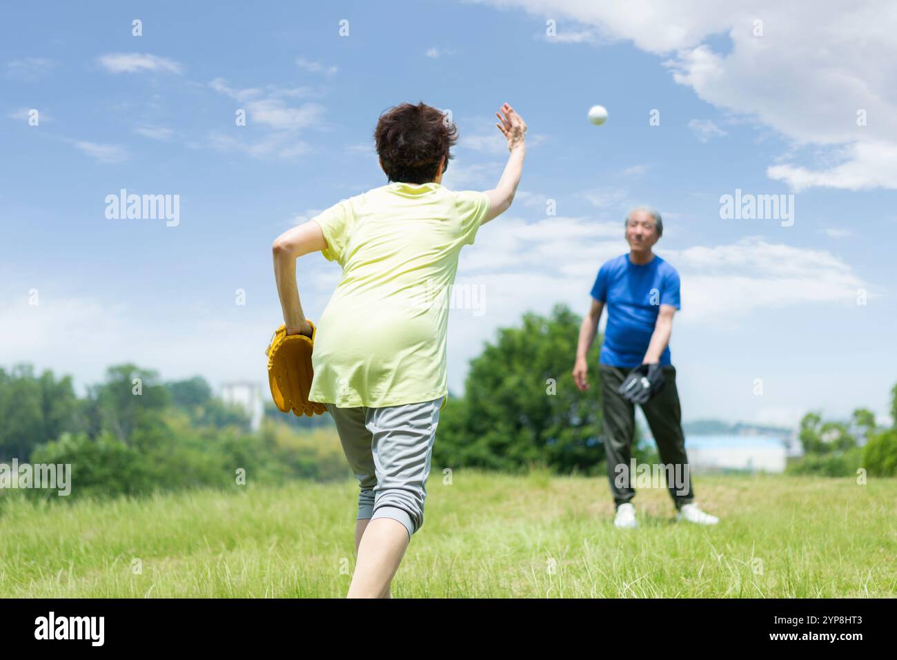 Catch ball hi-res stock photography and images - Alamy