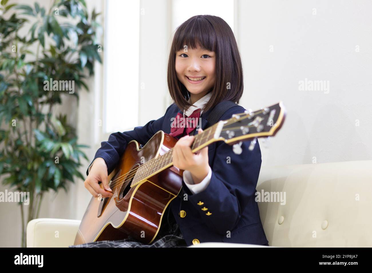 High school girls guitar hi-res stock photography and images - Alamy