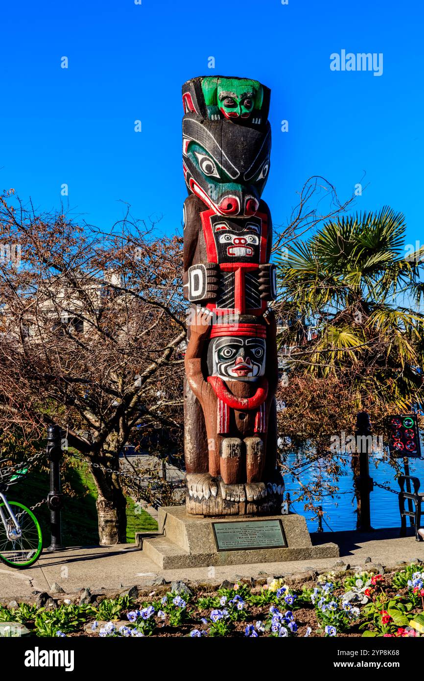 Native american wood carvings hi-res stock photography and images - Alamy