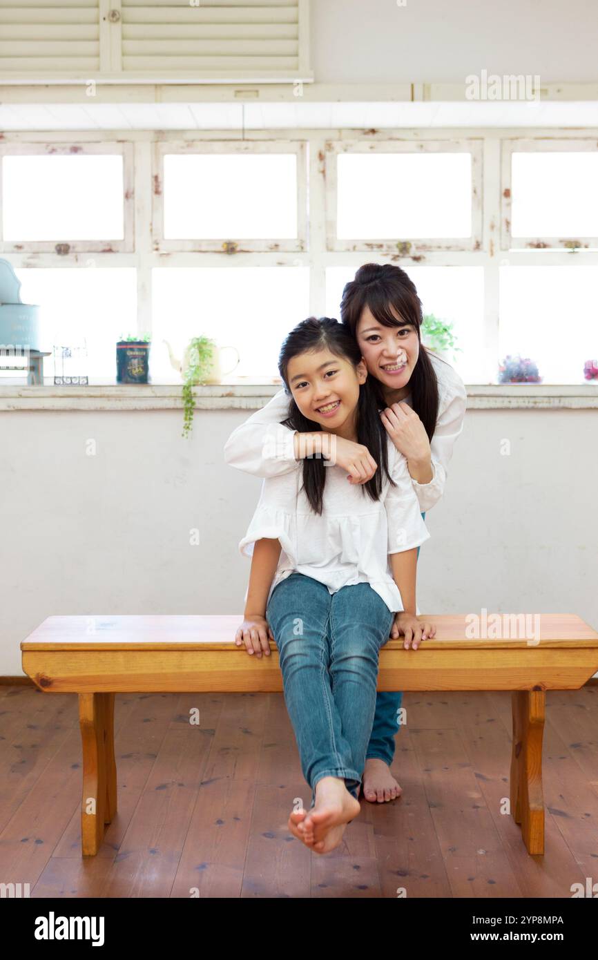 Parent and child sitting on bench Stock Photo - Alamy