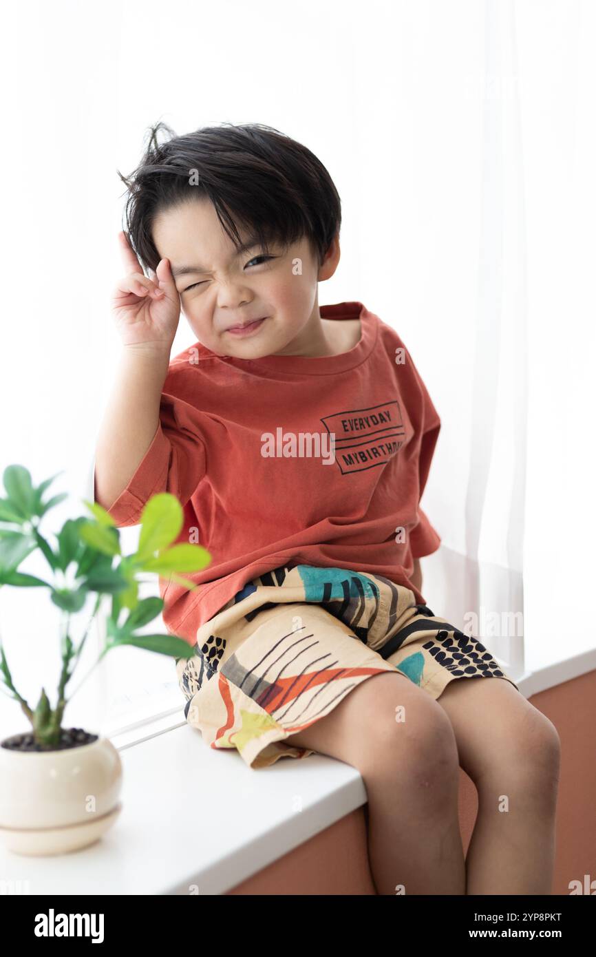 Boy with peace hi-res stock photography and images - Alamy