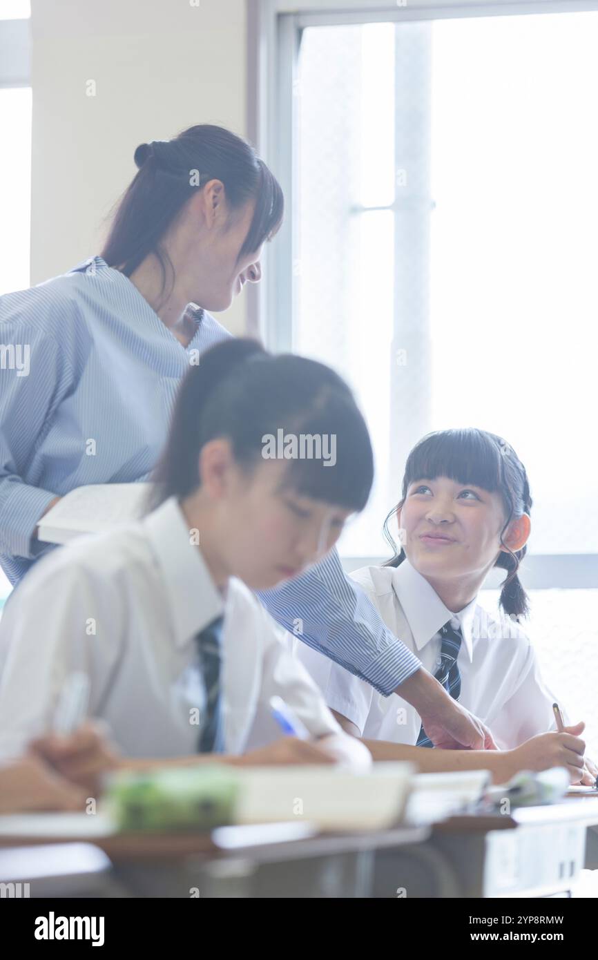 Three japanese middle school girls hi-res stock photography and images ...