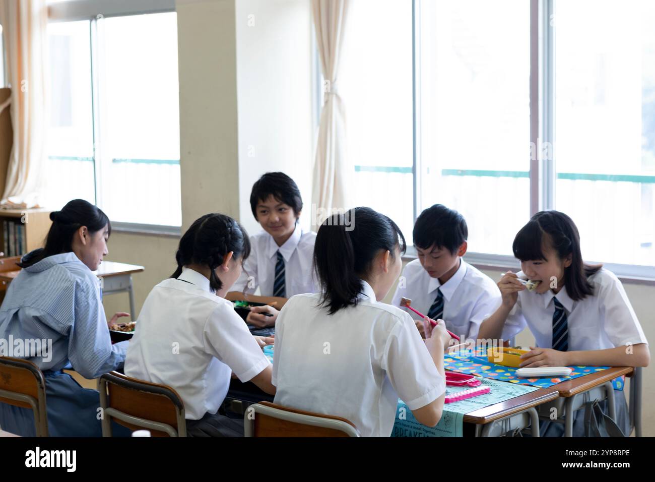 Junior high school students eating lunch and Sensei Stock Photo - Alamy