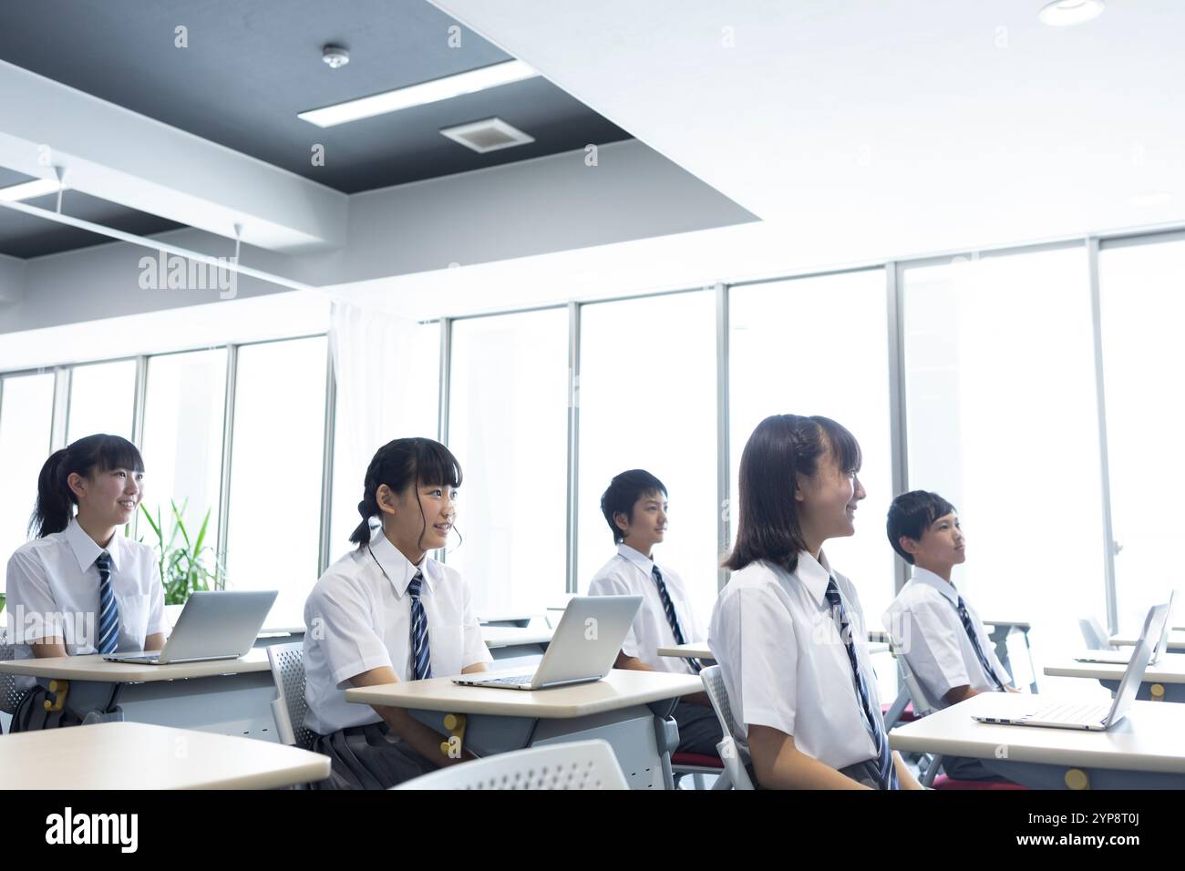 Group of school girls in uniform hi-res stock photography and images ...