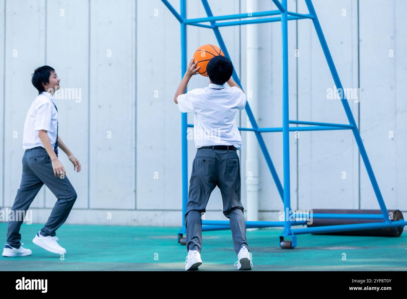 Secondary school students playing basketball Stock Photo - Alamy