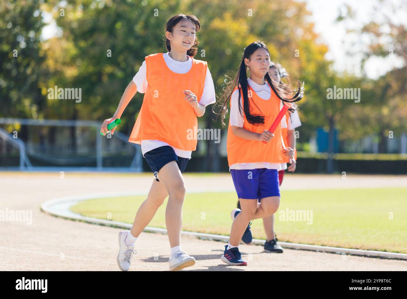 Girls high school relay hi-res stock photography and images - Alamy