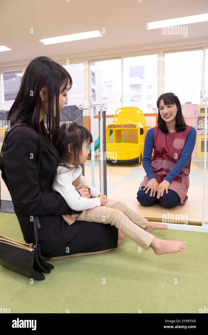 Parent dropping off child at school hi-res stock photography and images ...