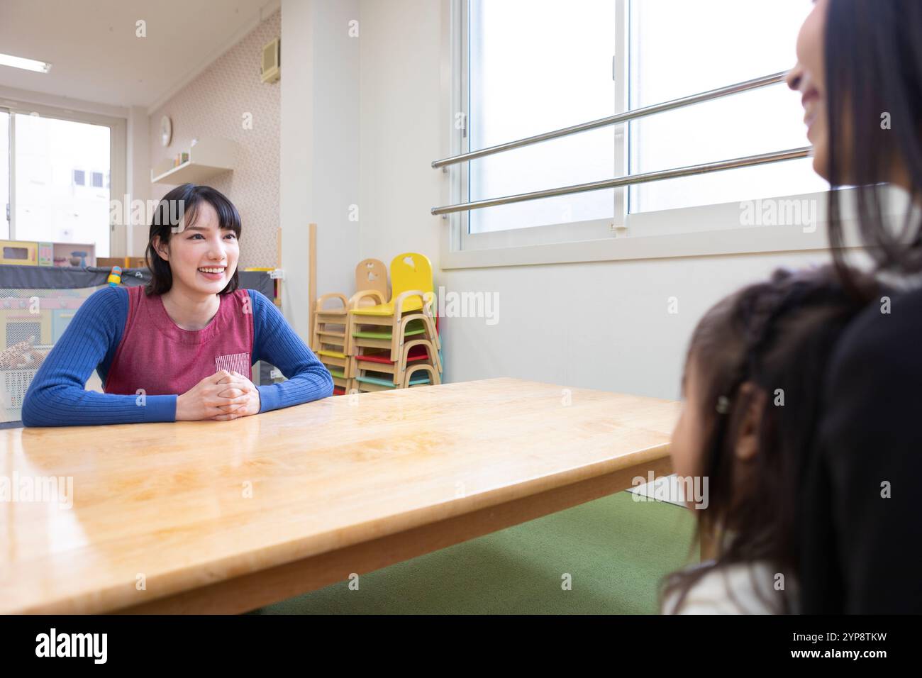 Child interview adult hi-res stock photography and images - Alamy