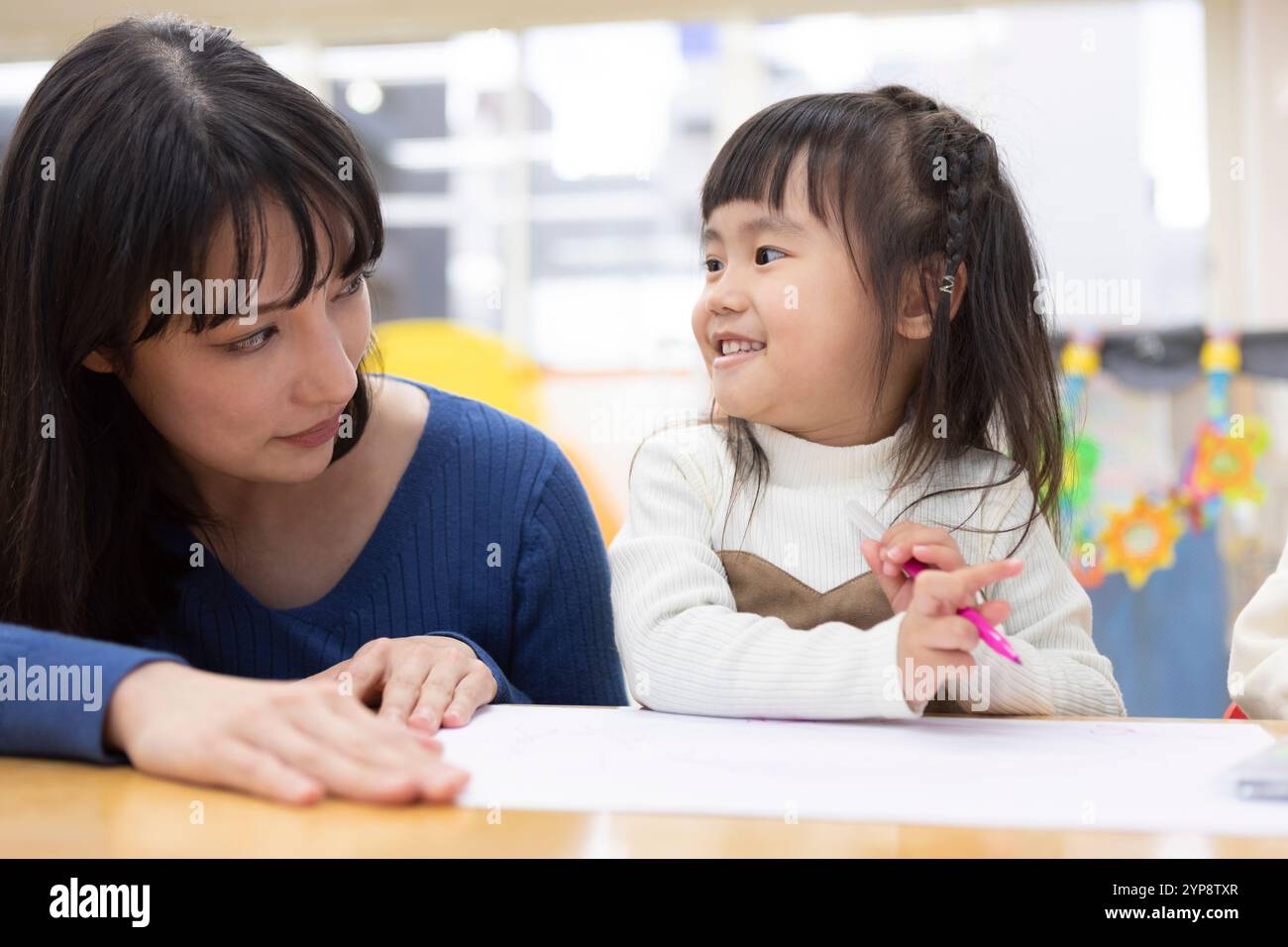 Child draw paper hi-res stock photography and images - Alamy