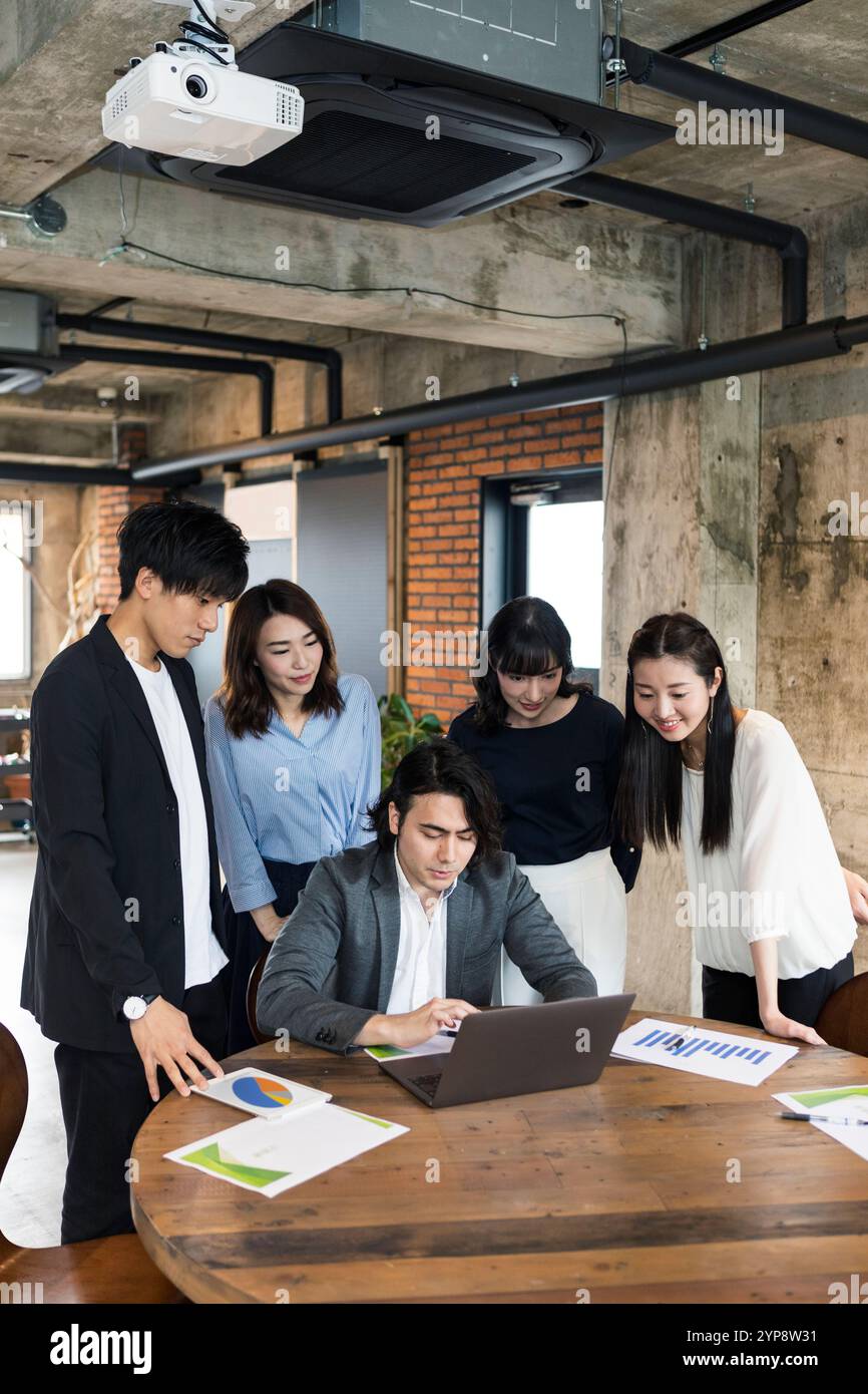 Group of people surround computer hi-res stock photography and images ...