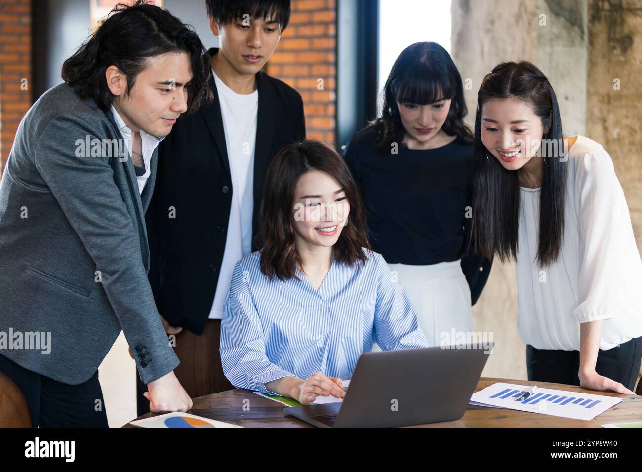 Group of people surround computer hi-res stock photography and images ...