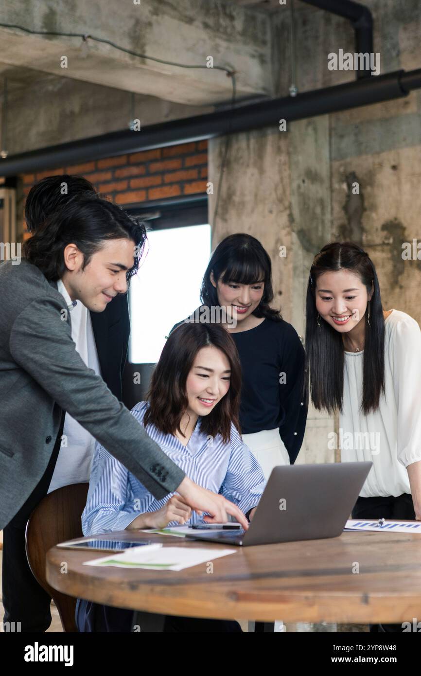Group of people surround computer hi-res stock photography and images ...