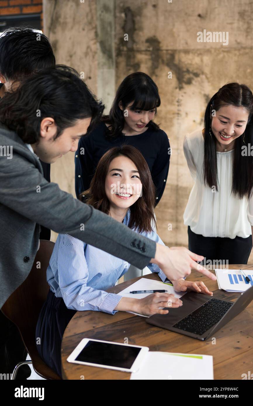 Group of people surround computer hi-res stock photography and images ...