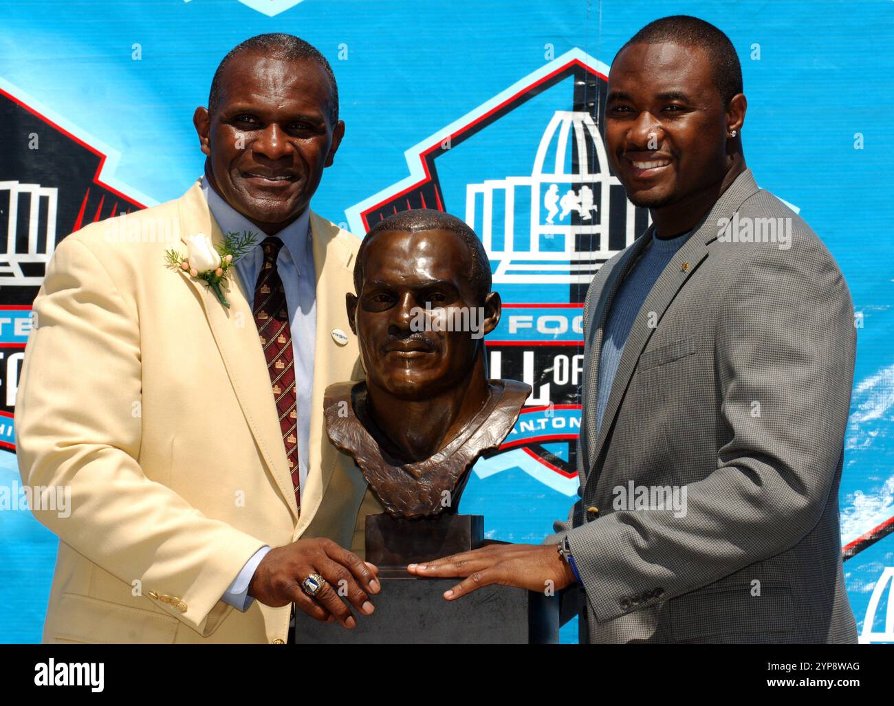 Harry Carson poses with bust and son Donald Carson at NFL Pro Football ...