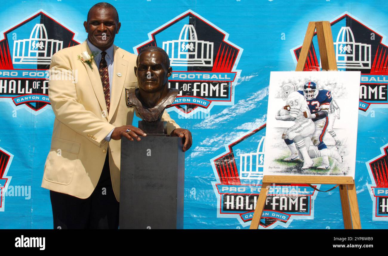 Harry Carson poses with bust at NFL Pro Football Hall of Fame ...