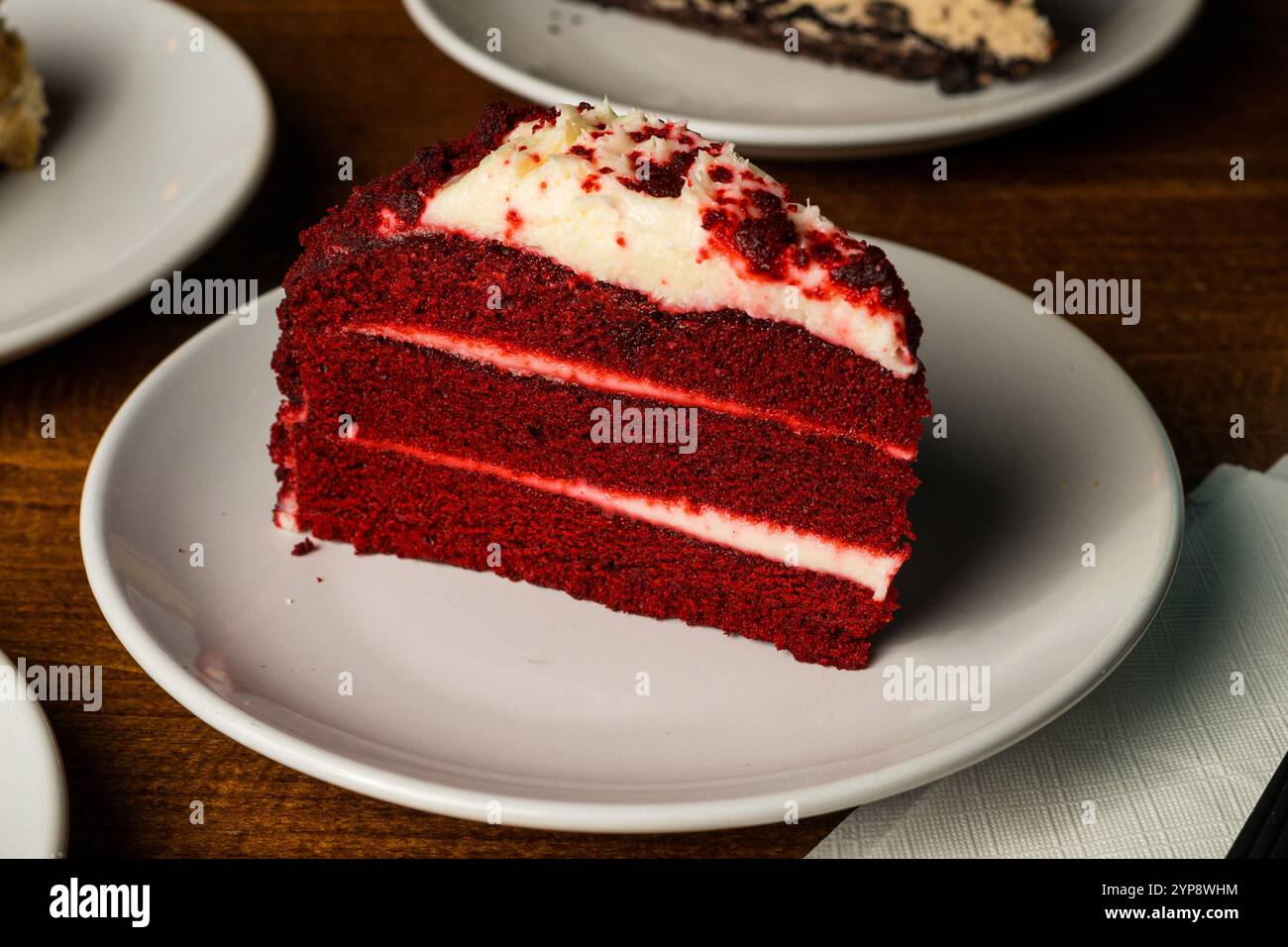 Red velvet cake hi-res stock photography and images - Alamy