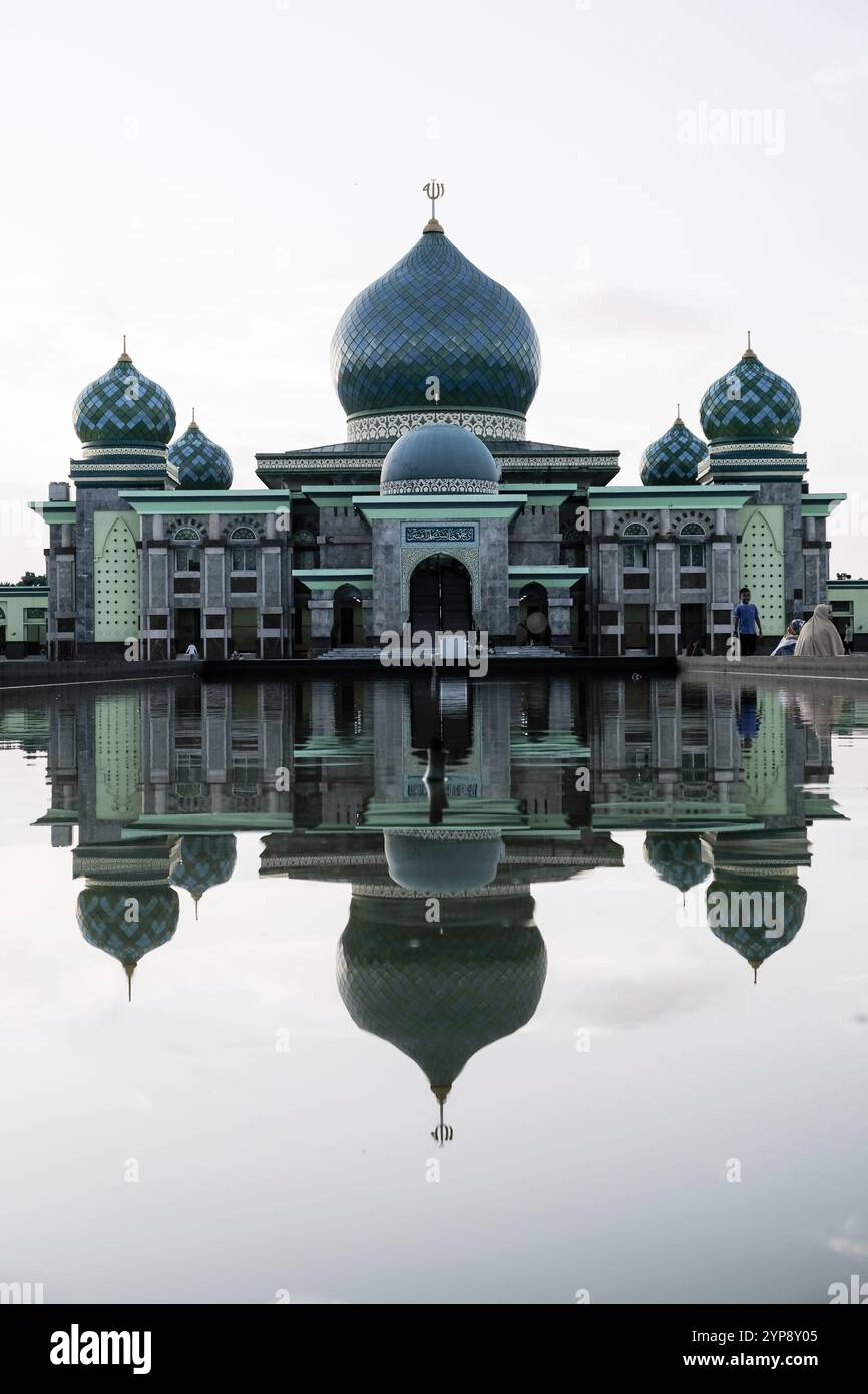 Pekanbaru, Indonesia - Oct 26, 2024: An-Nur Great Mosque is the largest ...