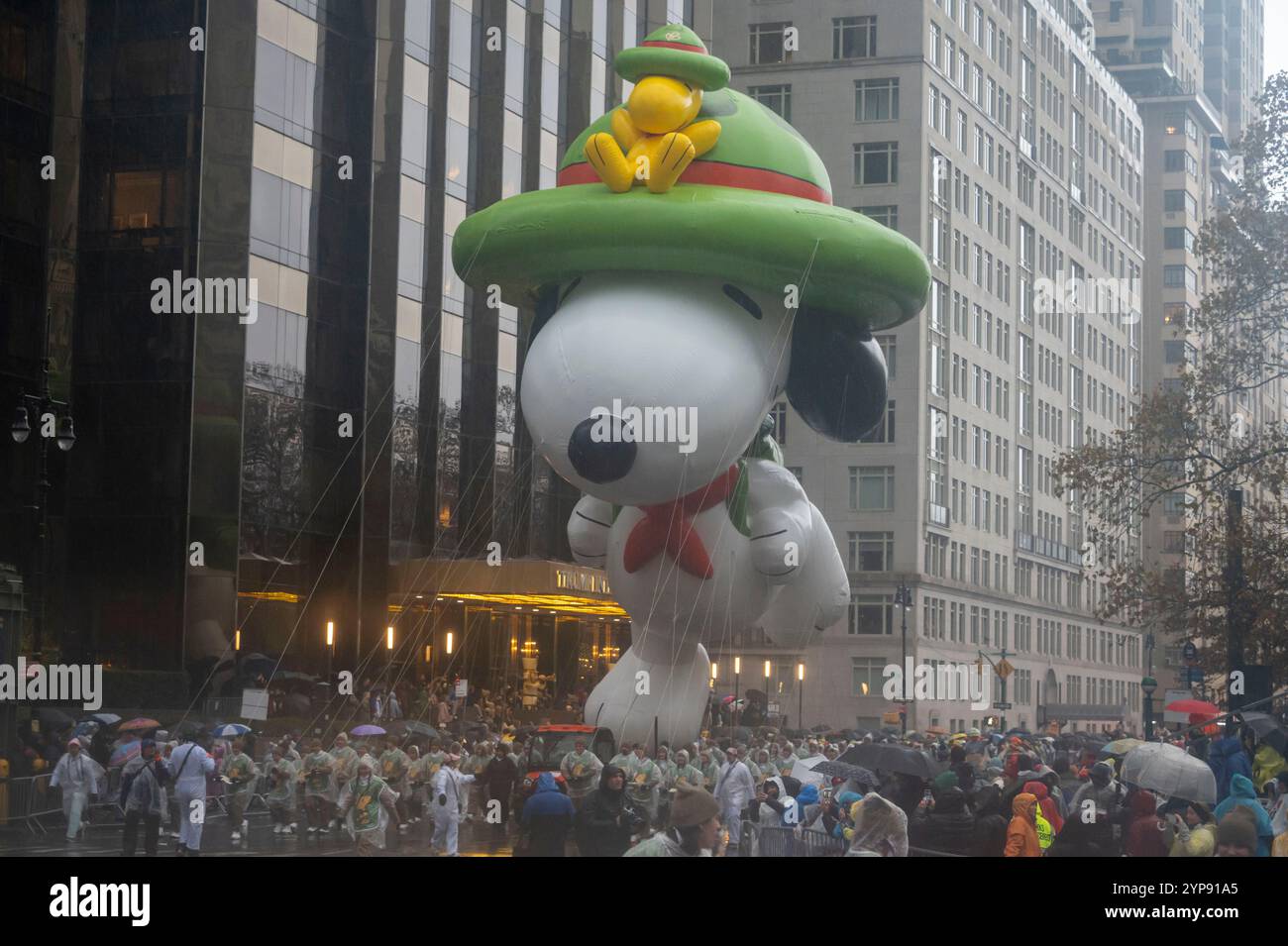 Peanuts worldwides beagle scouts snoopy hi-res stock photography and ...