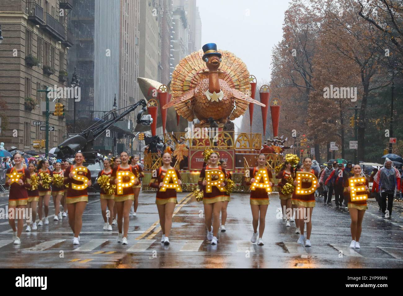 'Turkey Tom' giant float phalanx. New York, USA.28th November 2024. The ...