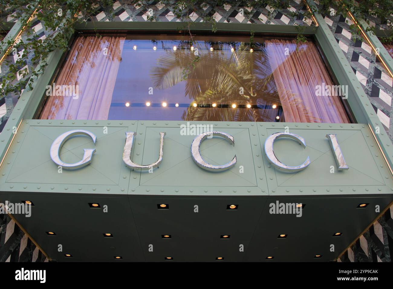 Gucci Sign Exterior Store Rodeo Drive Beverly Hills Luxury Fashion ...