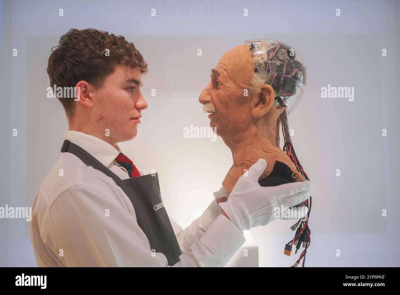 Pioneering robotic head hi-res stock photography and images - Alamy