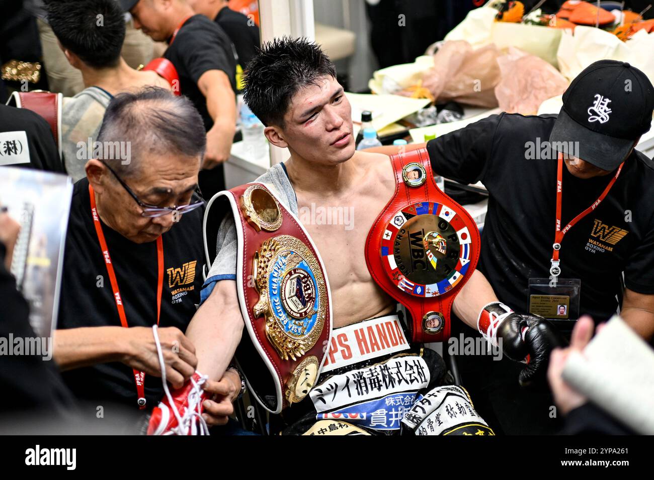 Tokyo, Japan. 21st Nov, 2024. Japan's Shu Utsuki, center, is interviewed by the press after ...