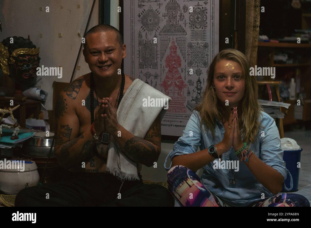 Buddhist monk doing traditional Buddhist Thai Sak Yant tattoo Stock ...