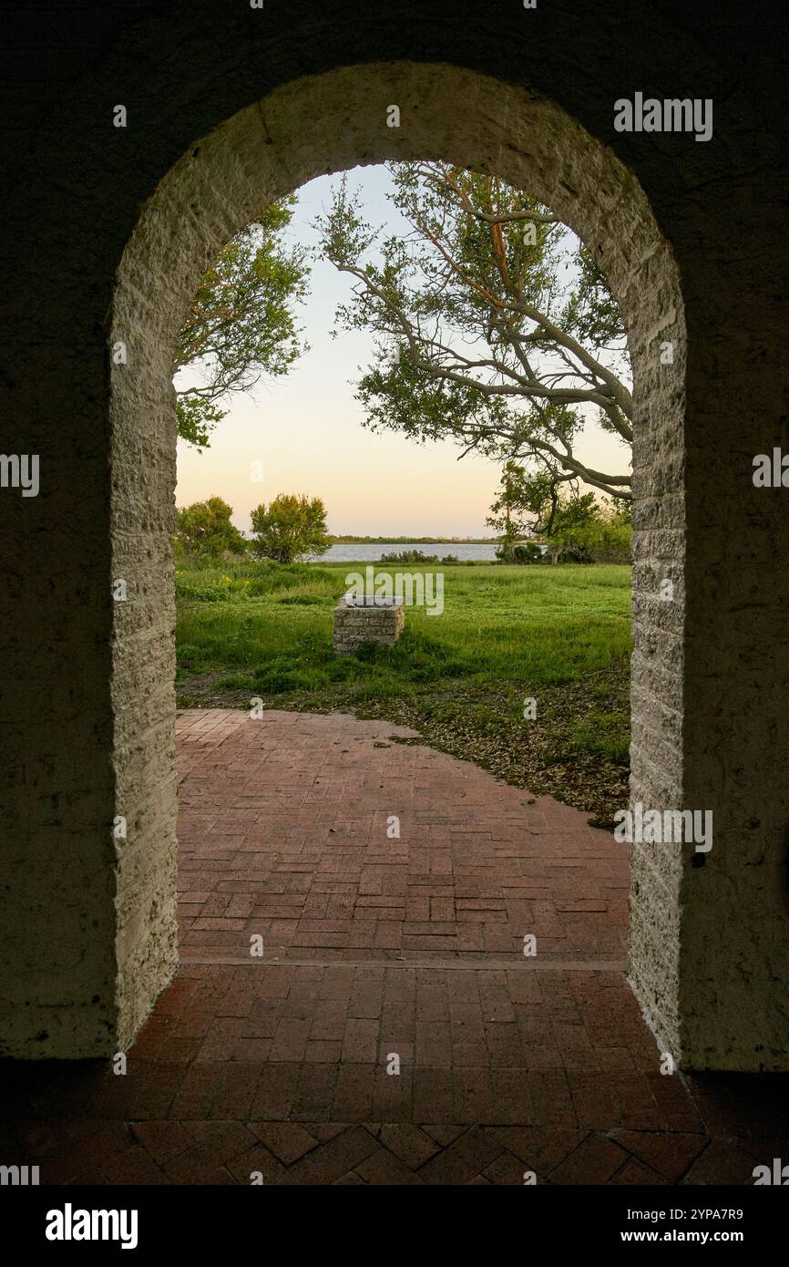 Rustic archway frames hi-res stock photography and images - Alamy