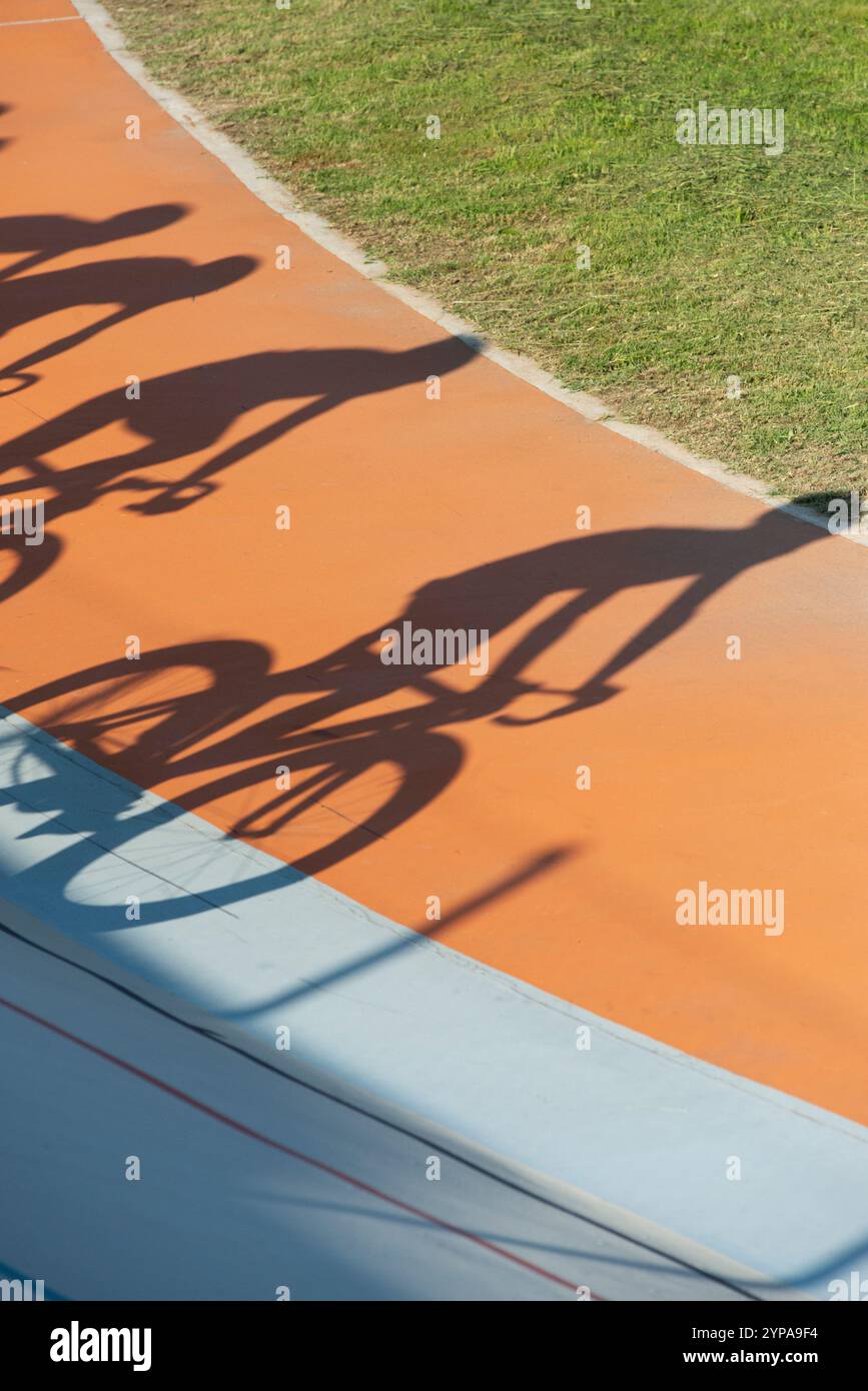 Sprint cyclist velodrome hi-res stock photography and images - Alamy